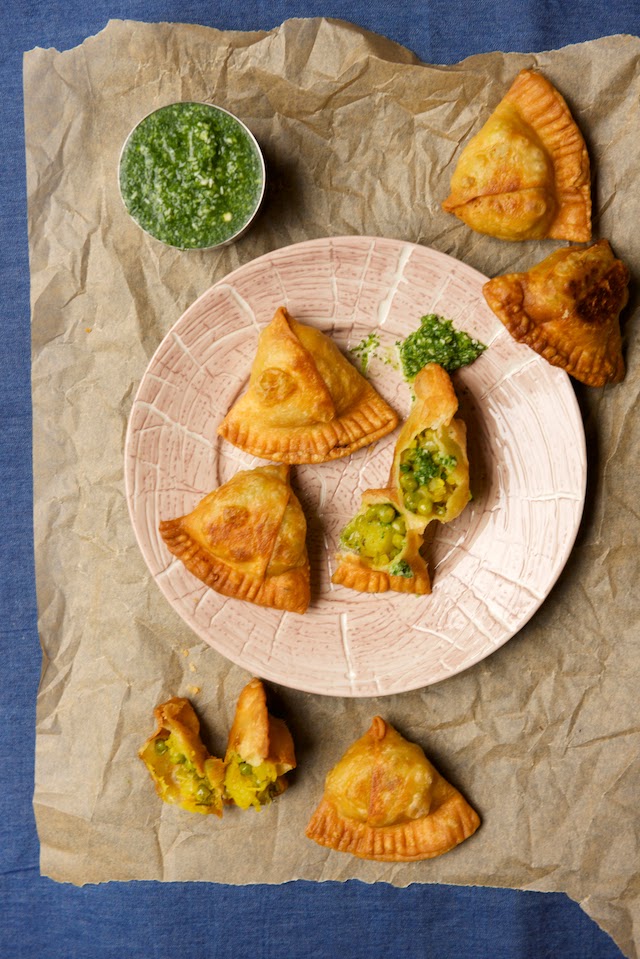 Foodwanderings: Potatoes & Green Peas Samosas at The Kitchenthusiast