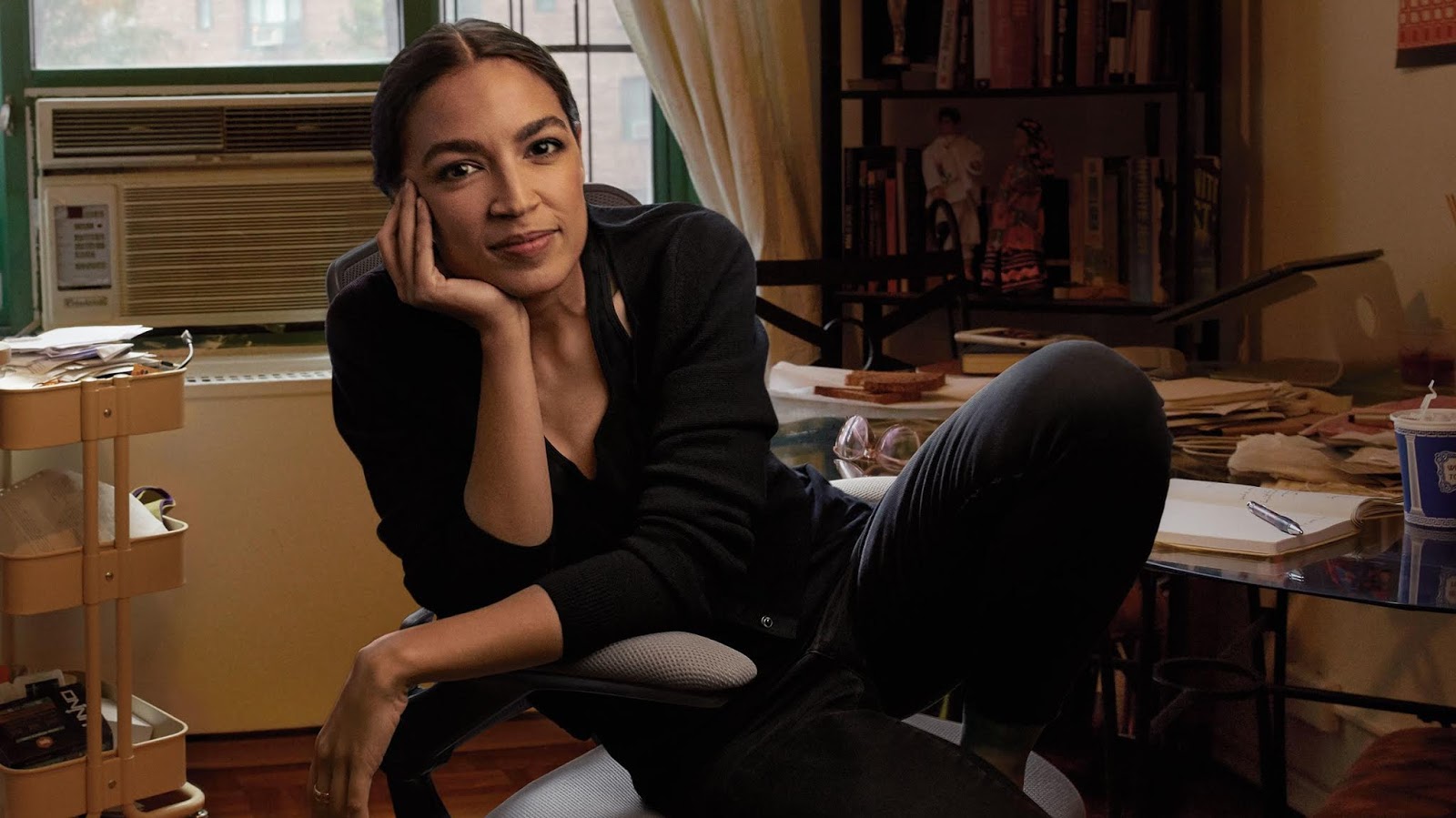 ¡No Pasarán!: Alexandria Ocasio-Cortez - Pró-imigração de Porto-riquenhos.