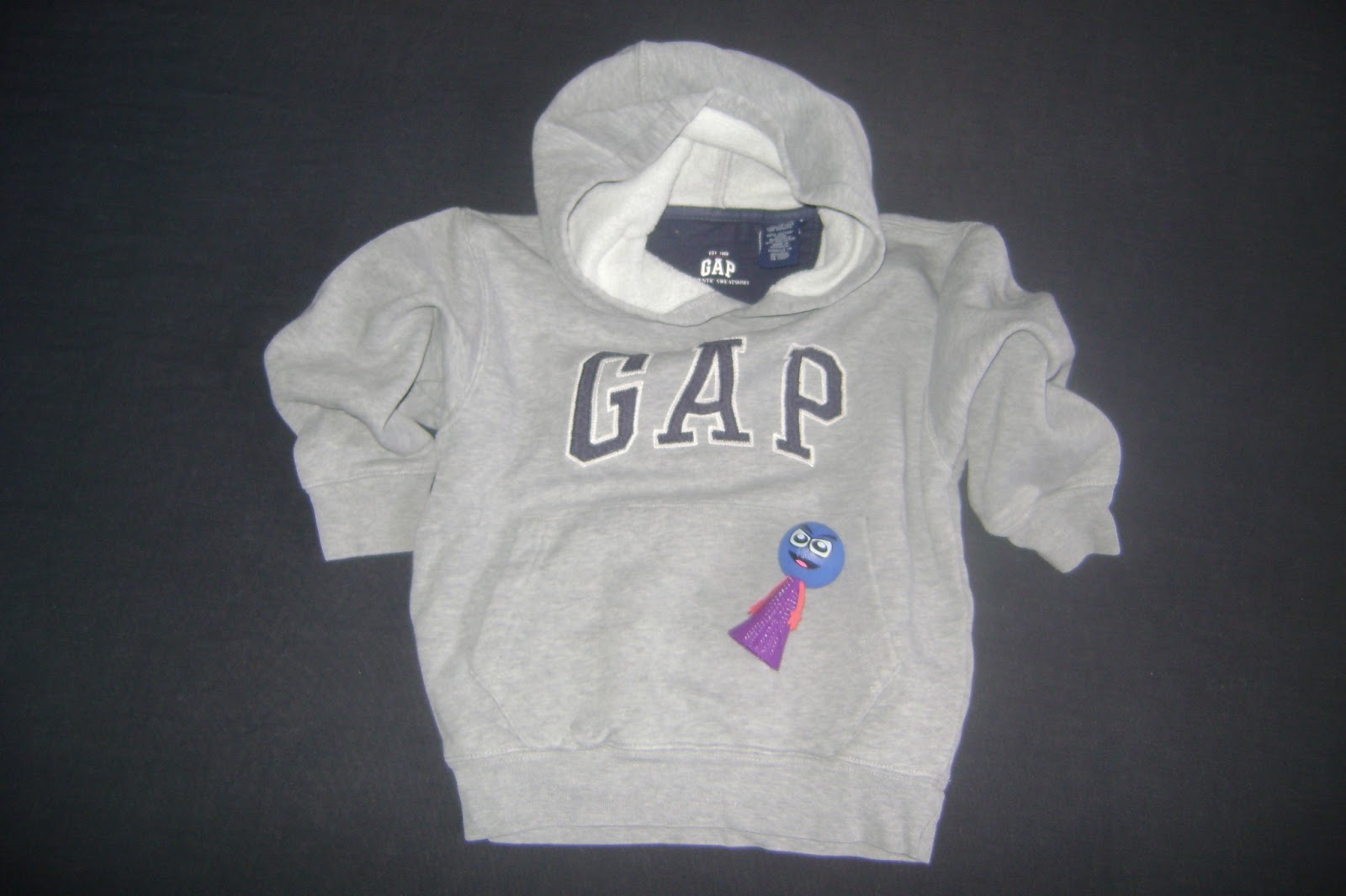 Hainute plimbarete: 35 lei Hanorac GAP 2, 3 si 4 ani