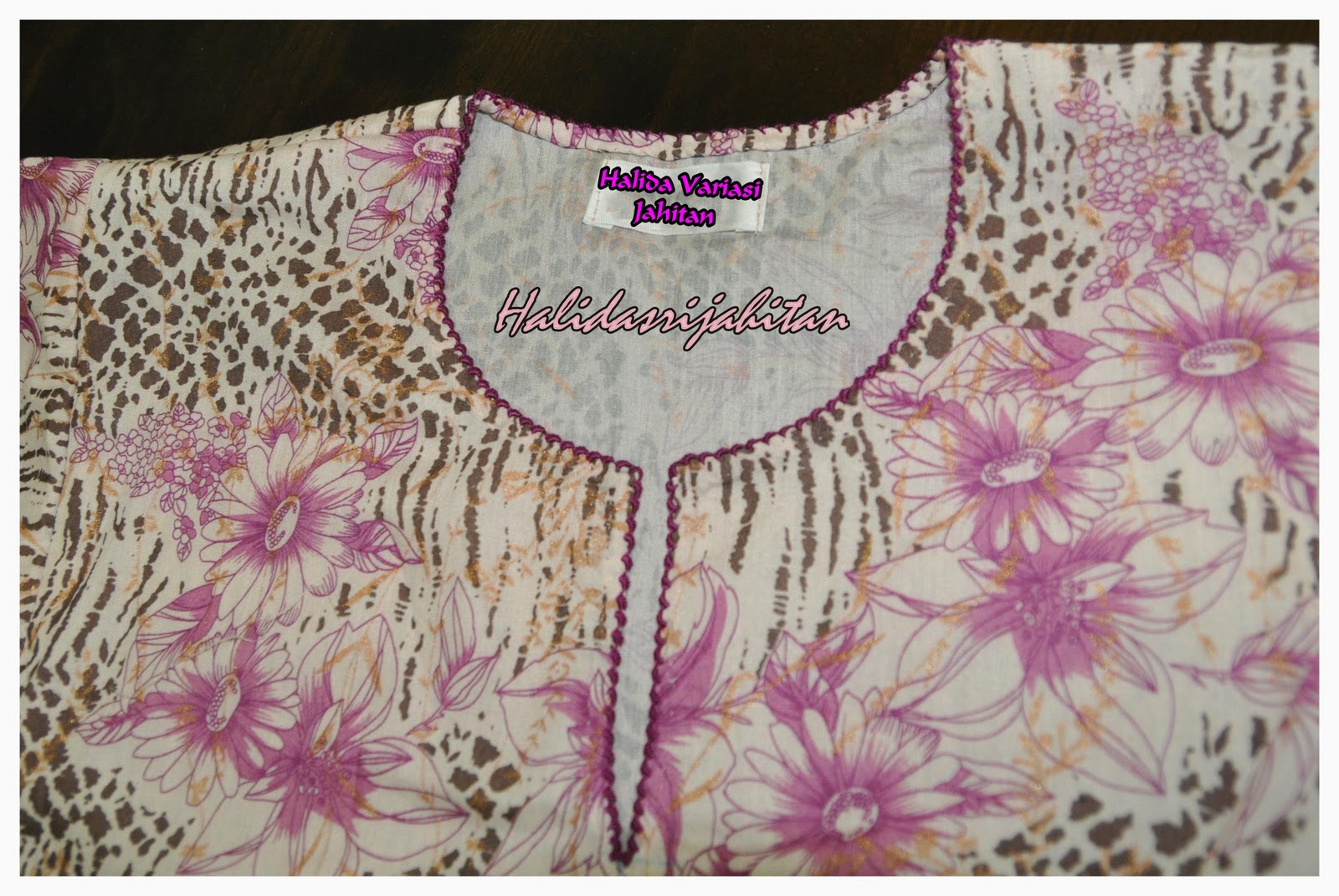 Variasi Jahitan: Jahit mata lalat pada leher baju kurung pesak gantung