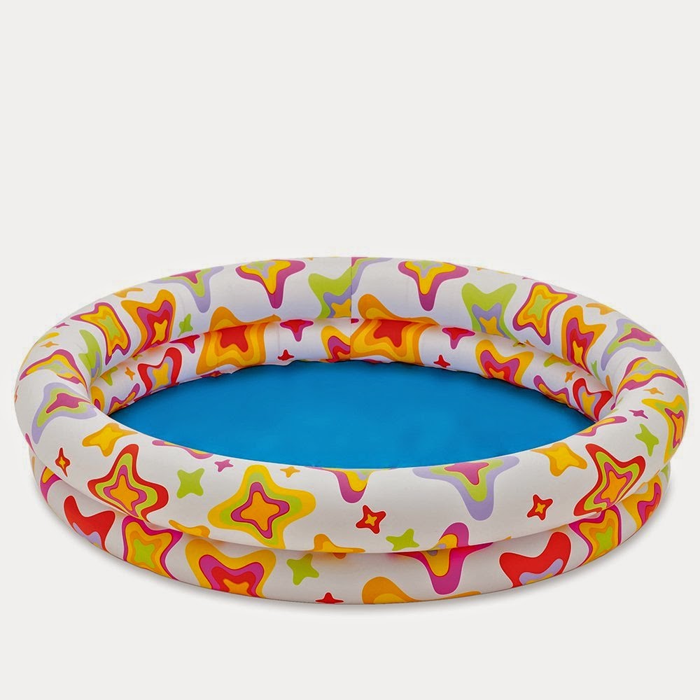 kiddie pool: plastic kiddie pool