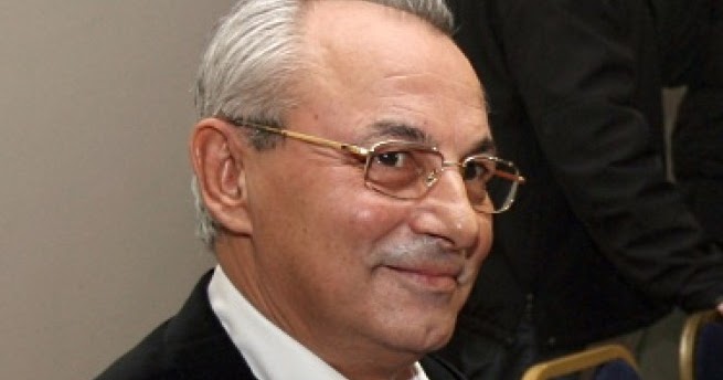 Щом държавата се занимава с един политик, означава, че този човек има ...