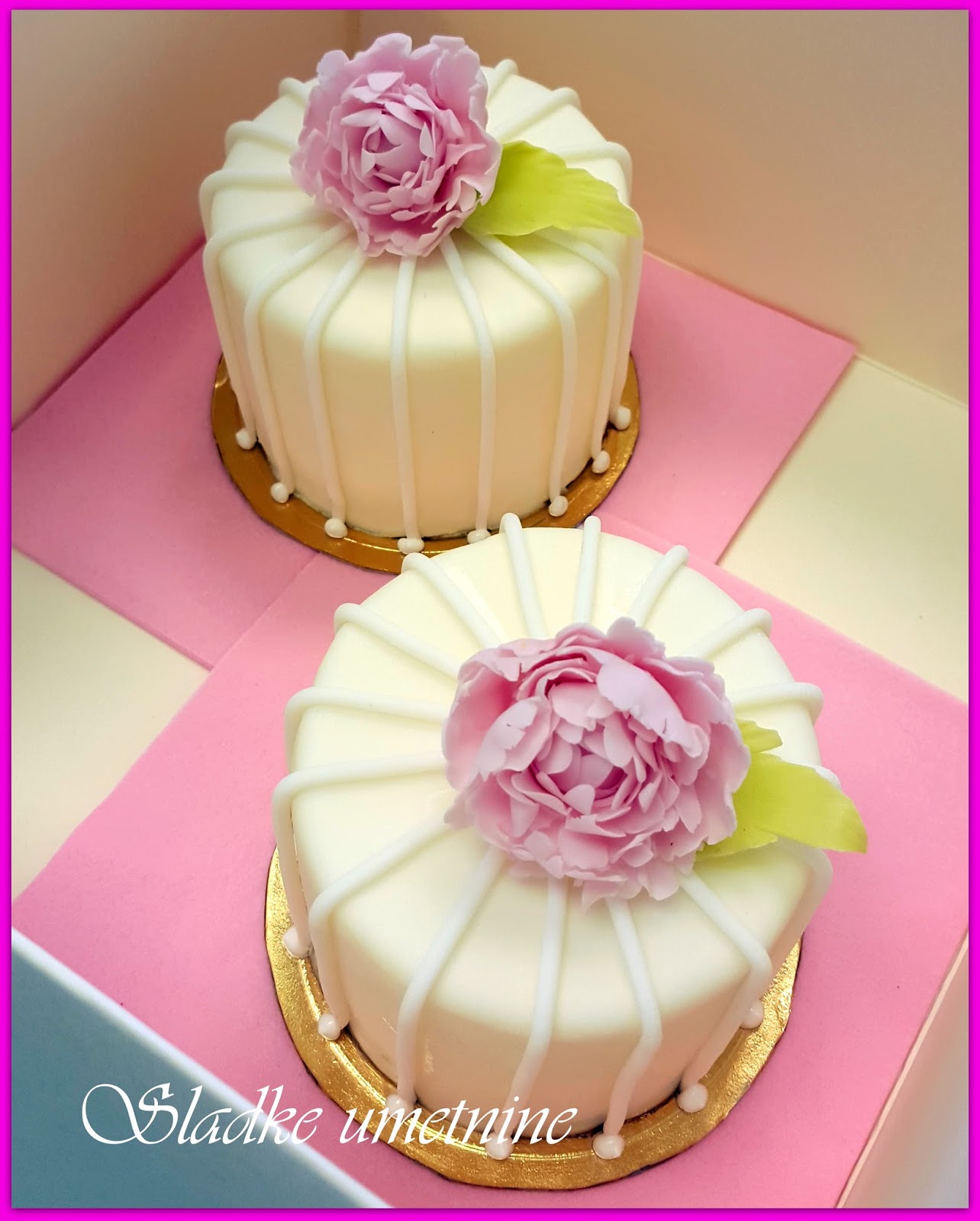 SLADKE UMETNINE: POROČNE MINI TORTICE