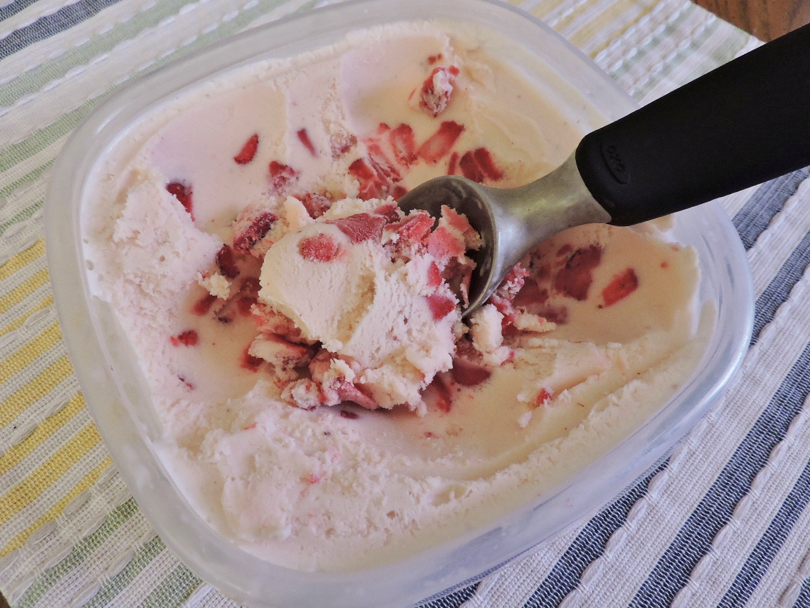 Homemade Fresh Strawberry Ice Cream