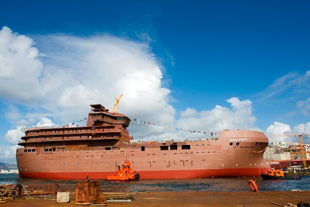 O ''EDDA FIDES'' um dos maiores navio-hotel do mundo nos ENVC