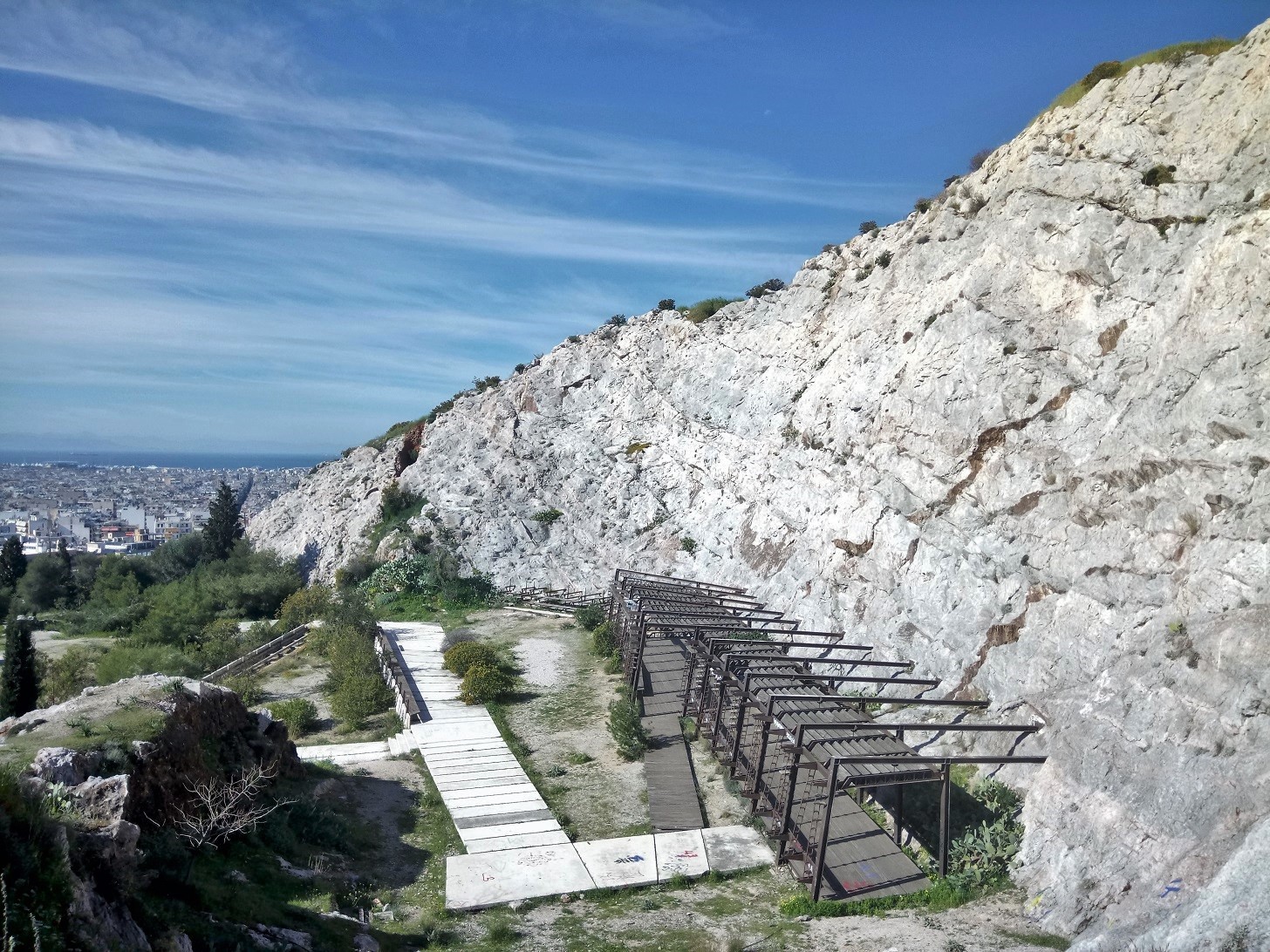 Γιώργος Πρίμπας (Στιγμές): [Στο αναρριχητικό πεδίο Φιλοπάππου 9 και 11. ...