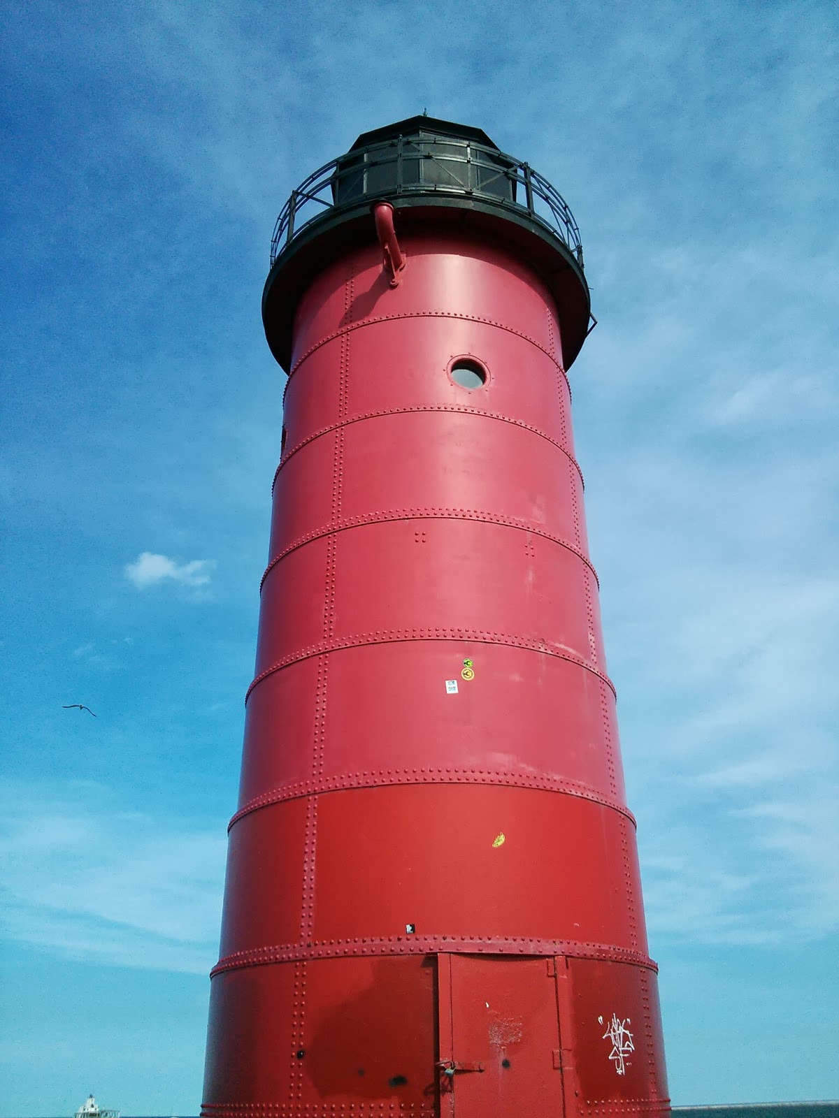Milwaukee, WI: Milwaukee Harbor Light / Pierhead Light - Explore This City