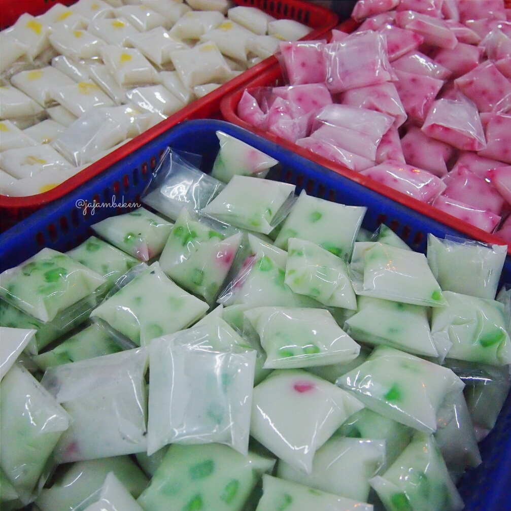 Kuliner Indonesia: 5 JENIS KUE DI PASAR KUE SUBUH SENEN