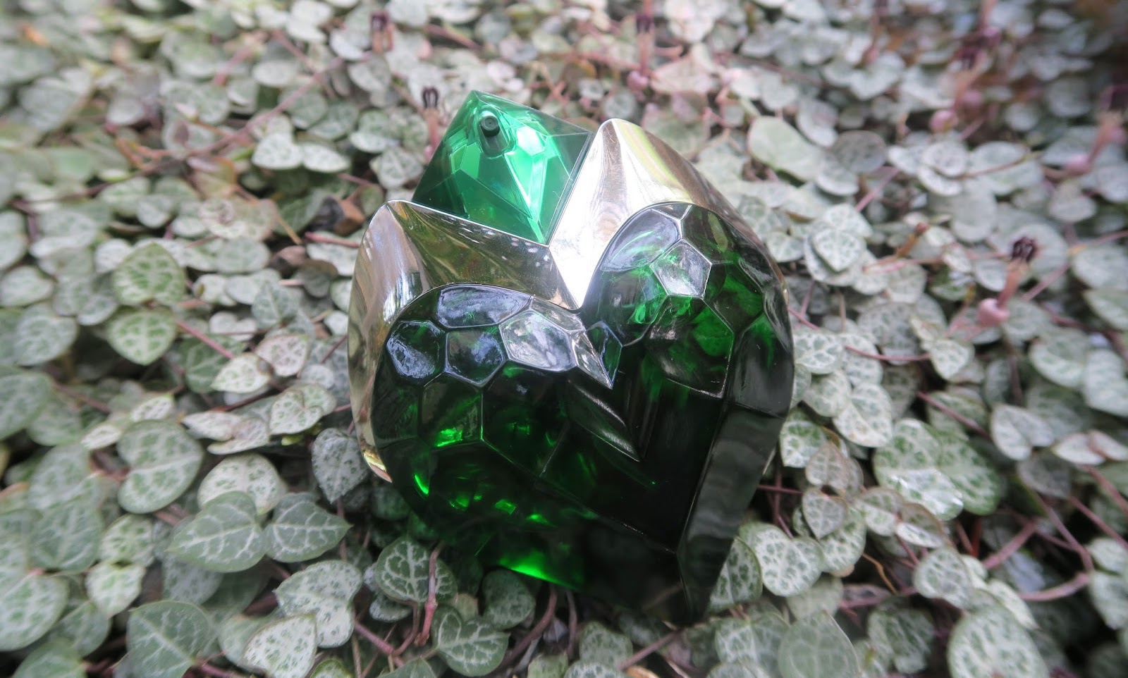 AURA by MUGLER - Höre auf deinen Instinkt | Home & Art Magazine