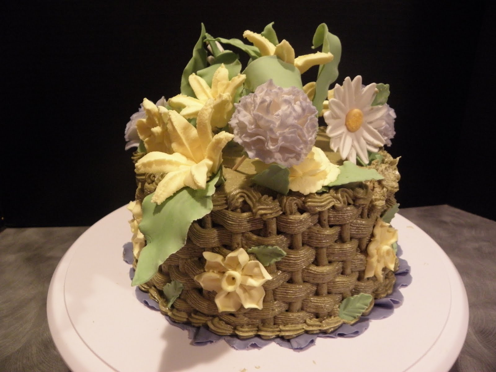 Stuff by the Bug: Basket Cake