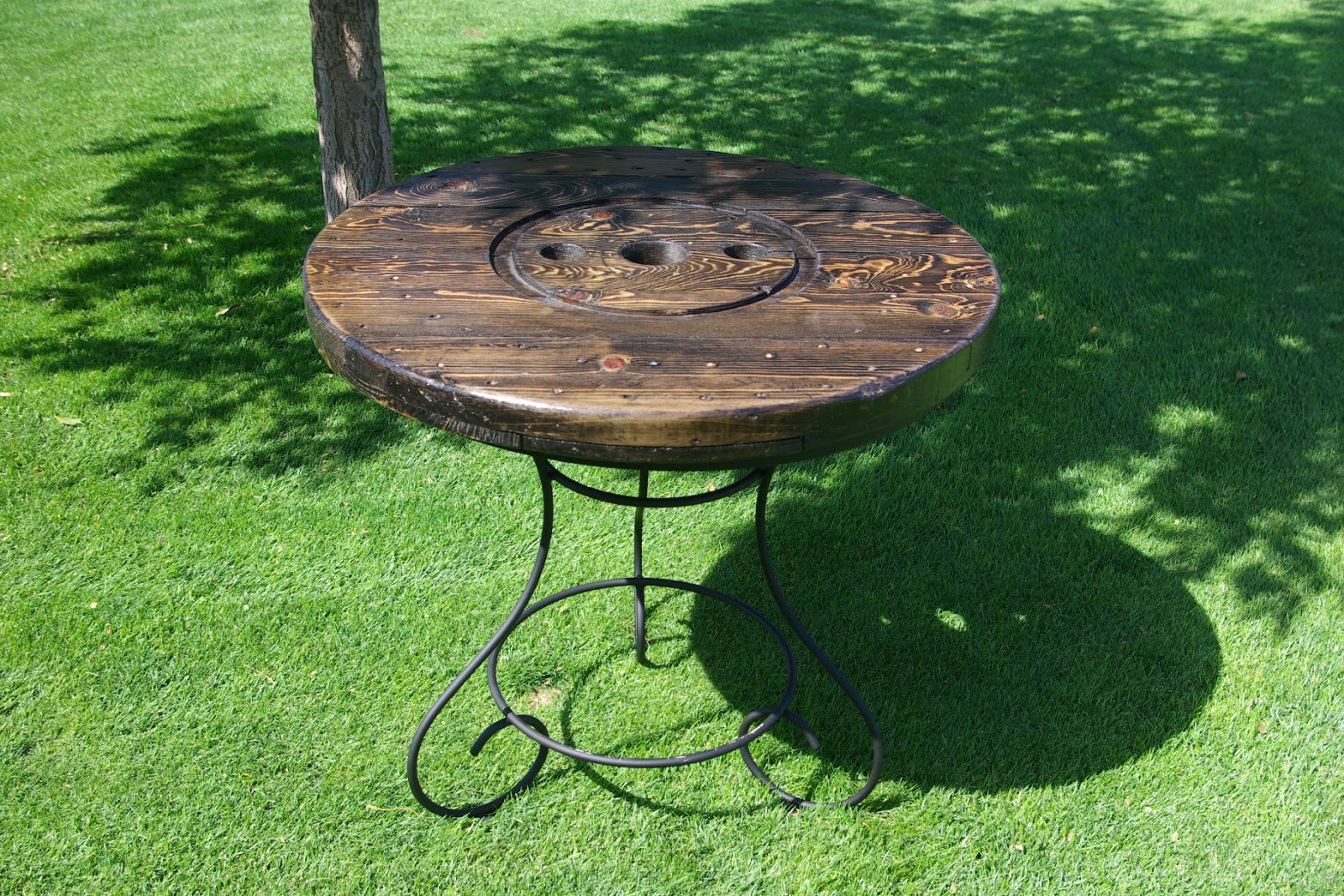 Reclaimed Rustics: WIRE SPOOL KITCHEN/PATIO TABLE