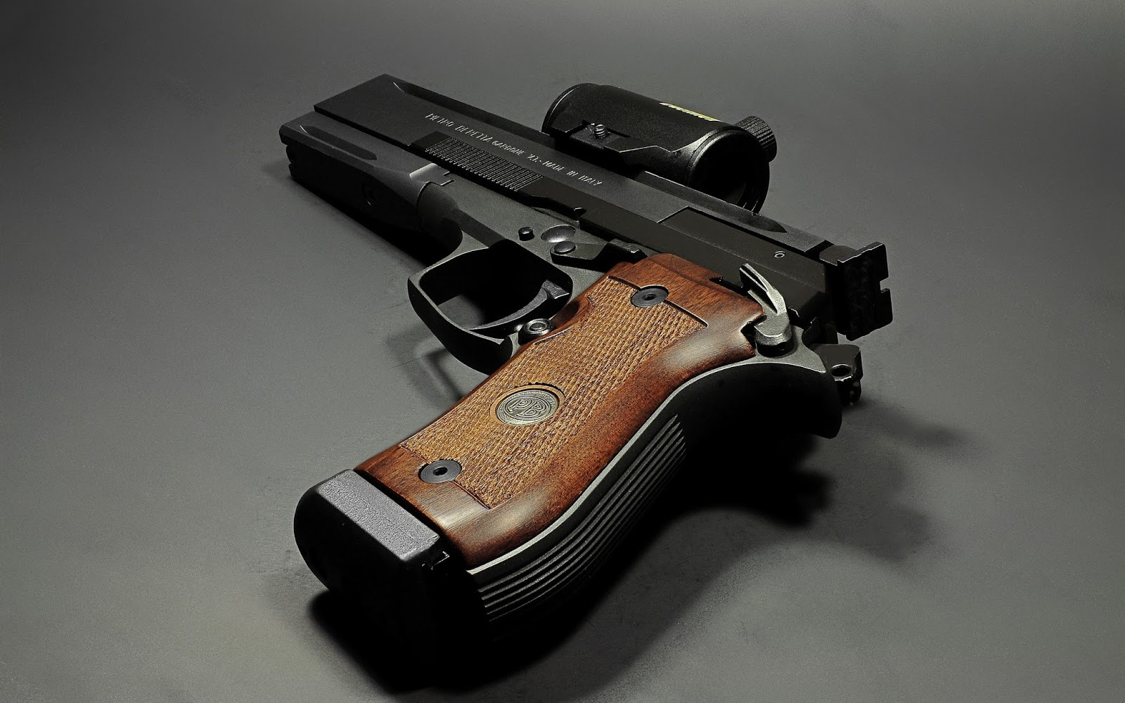 Sala de Armas: 188 fotos variadas de Pistolas