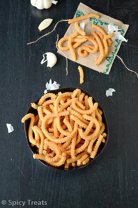 Spicy Treats: Garlic Murukku / Poondu Murukku