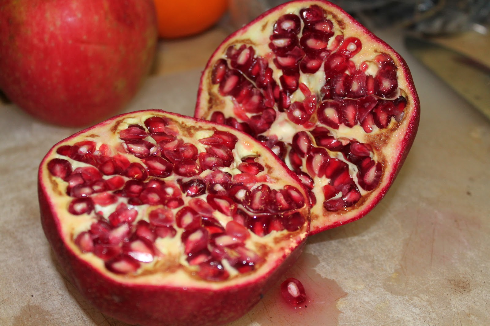 How to Seed Pomegranate ~ Cooking is fun