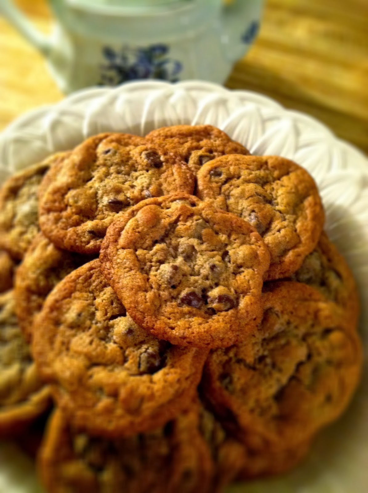 The Falling Acorn : Melty Chocolate Chip Cookies