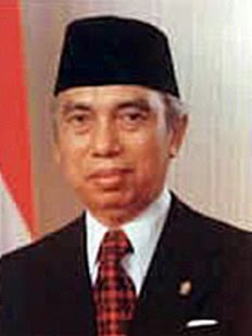 444-tokoh: Adam Malik