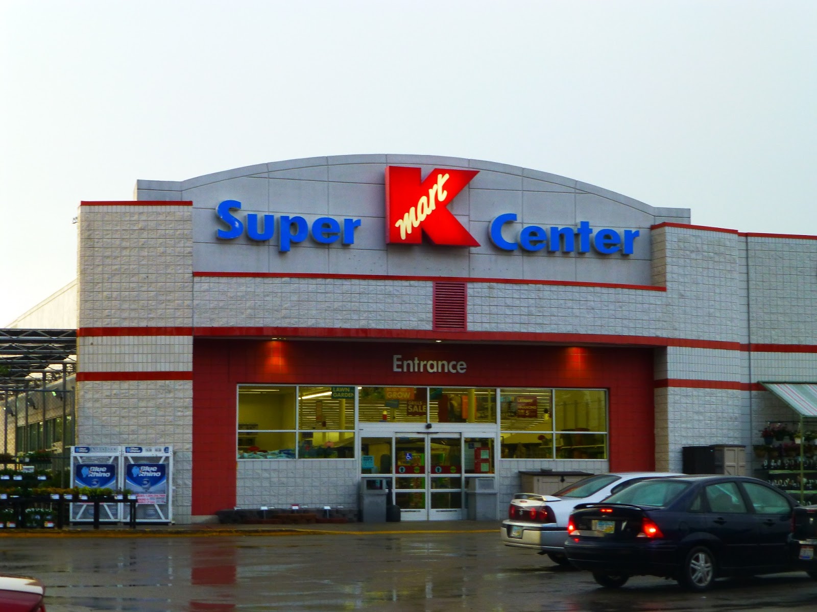 Dead and Dying retail: Super Kmart Center in Cambridge, Ohio