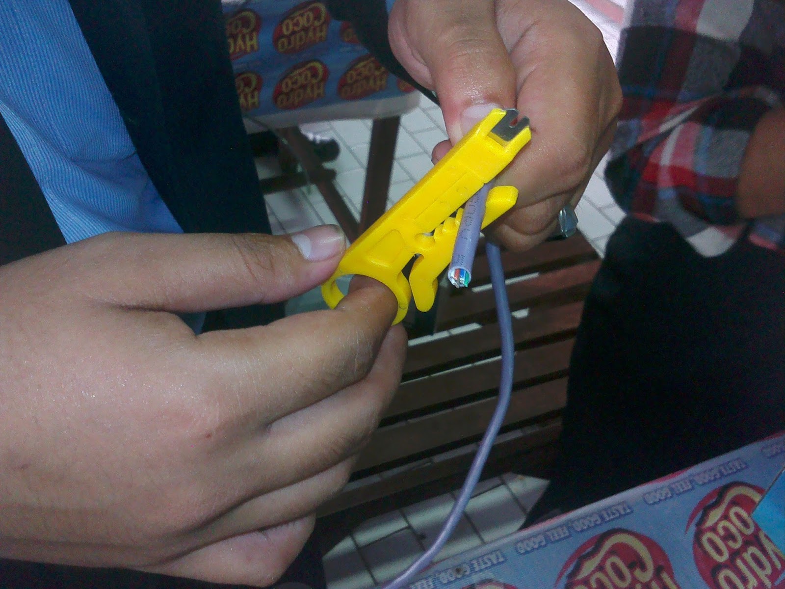 Langkah-Langkah MEMASANG KABEL LAN DENGAN BENAR