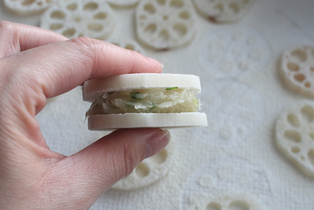 Food Endeavours of the Blue Apocalypse: Renkon Hasami Age - Deep Fried ...