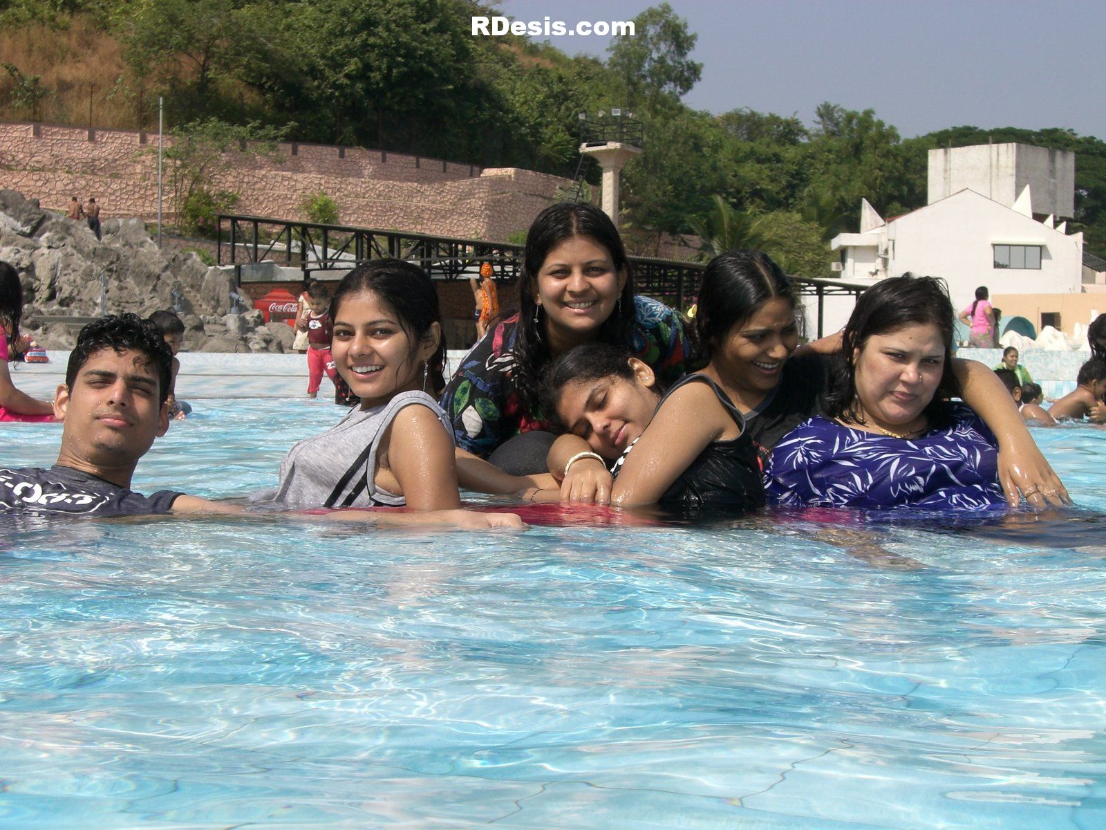 earn money online tips: indian girls in water pool images