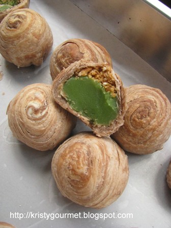 Seaweed Floss In Cocoa Teochew Baked Pastry 可可潮州月饼