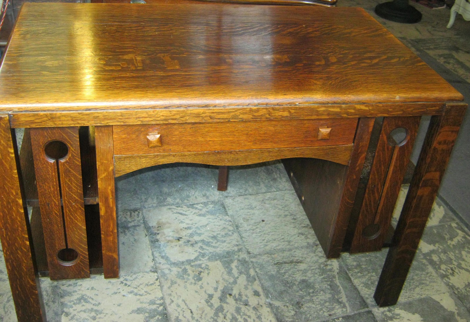 Funk & Gruven A-Z: MISSION OAK DESK - PARTNER STYLE