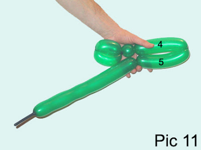 CLASSICAL: Balloon parrot