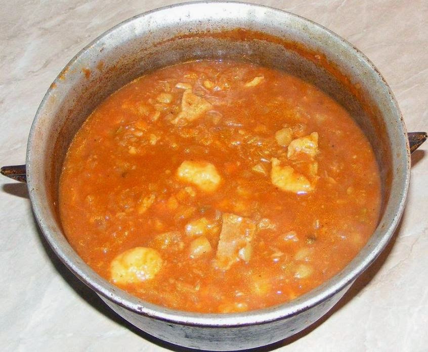 Gulas de porc | Preparatedevis.ro