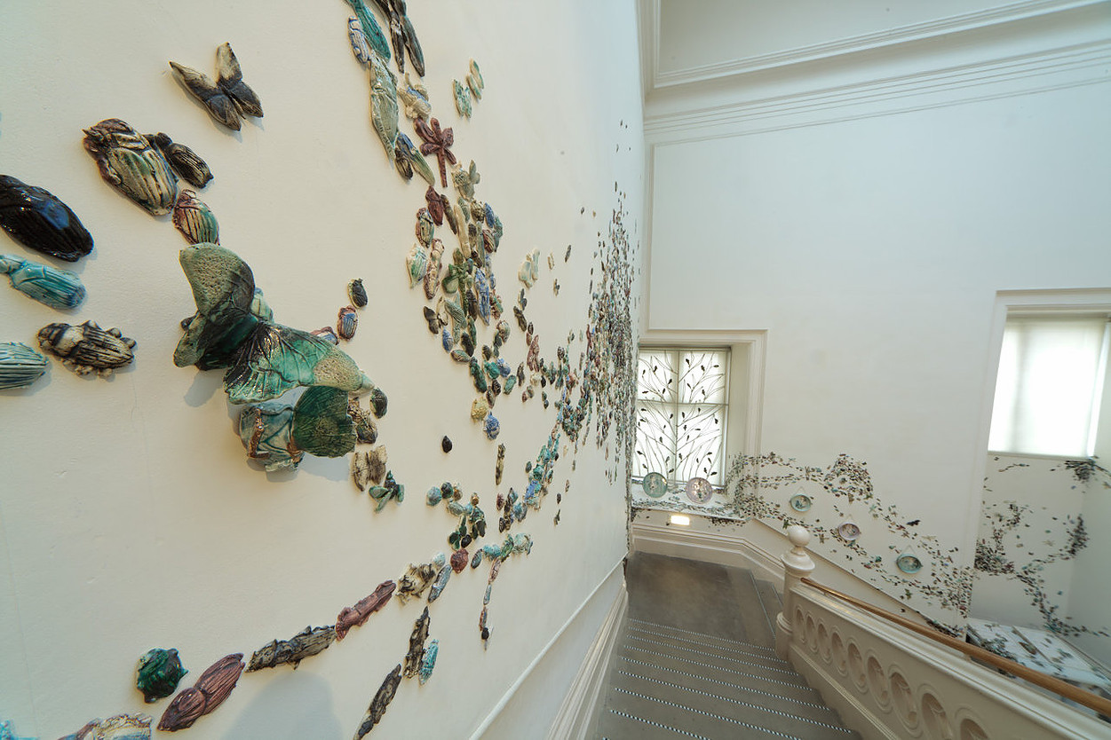 EL ANIMAL INVISIBLE: Anna Collette Hunt agita el enjambre. Invasión de ...