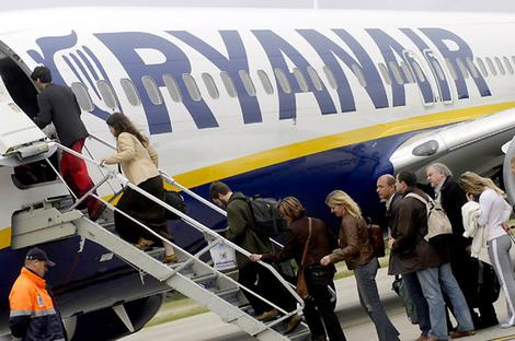 MUNDO DE LA EMPRESA BLOG: ESTRATEGIA: Ryanair´s low cost flights (in ...