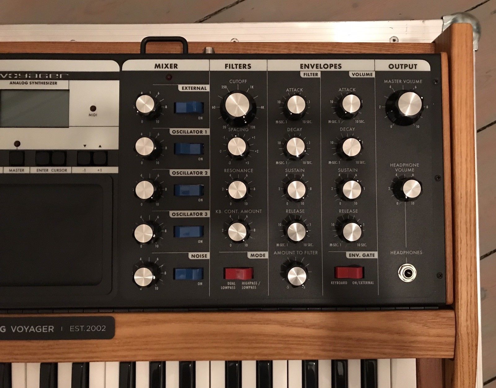 MATRIXSYNTH: Moog Voyager Synthesiser + VX-351 Expander + Full Flight ...