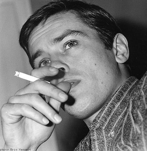 ALAIN DELON: HUMO. FUMATAS. SIGNAUX DE FUMÉE. SMOKE
