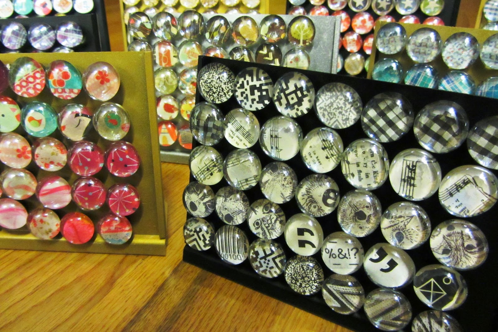 LeilaBel Anne: Displaying magnets - the dollar store way