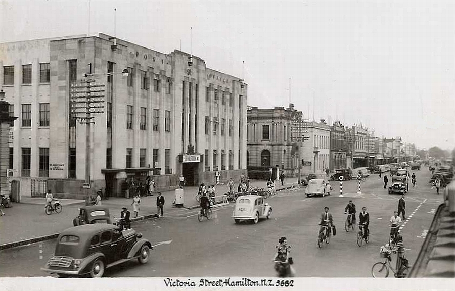 transpress nz: Victoria Street, Hamilton, late 1930s