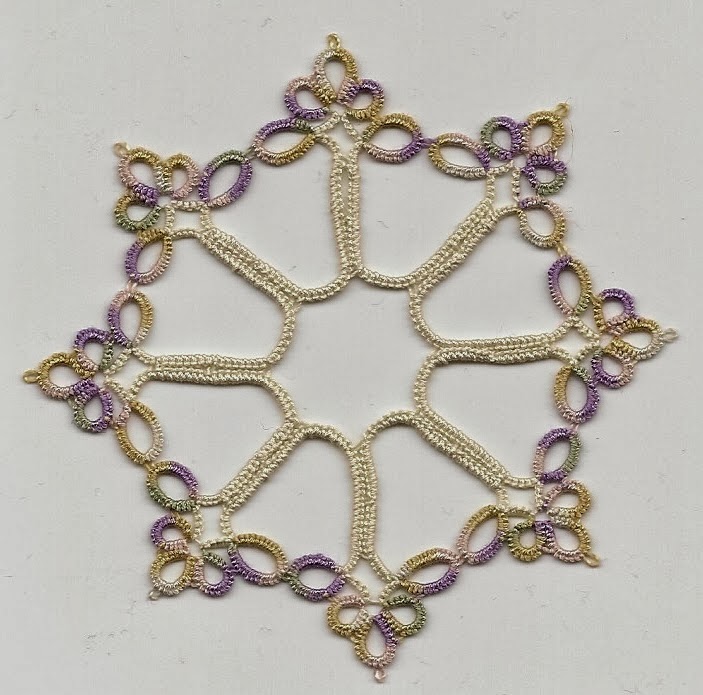 25 Motif Challenge: Motifs, Doilies and new tatters