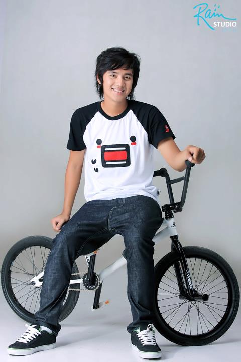 M y a n m a r H u n k s: Ye Min Aung by Photo Rahta (Rain Studio)