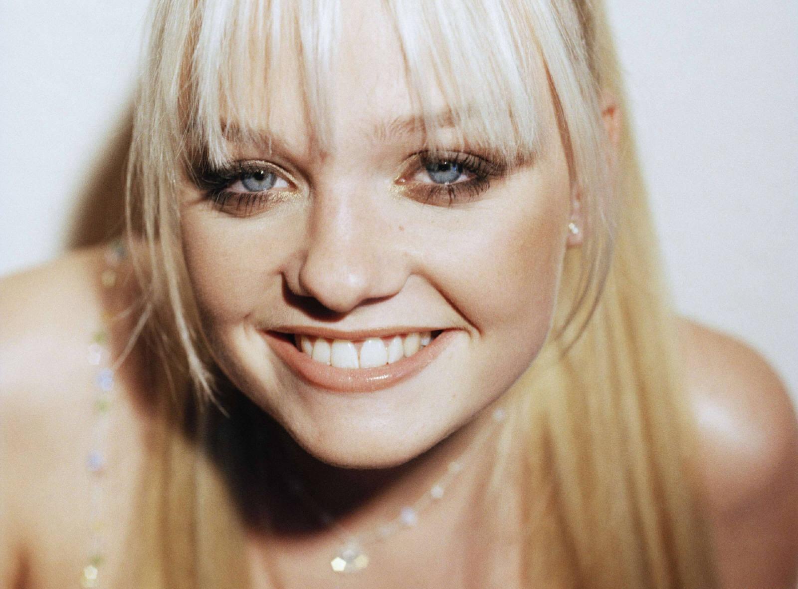 Emma Bunton Photo Gallery - Hollywood Photo Galleries