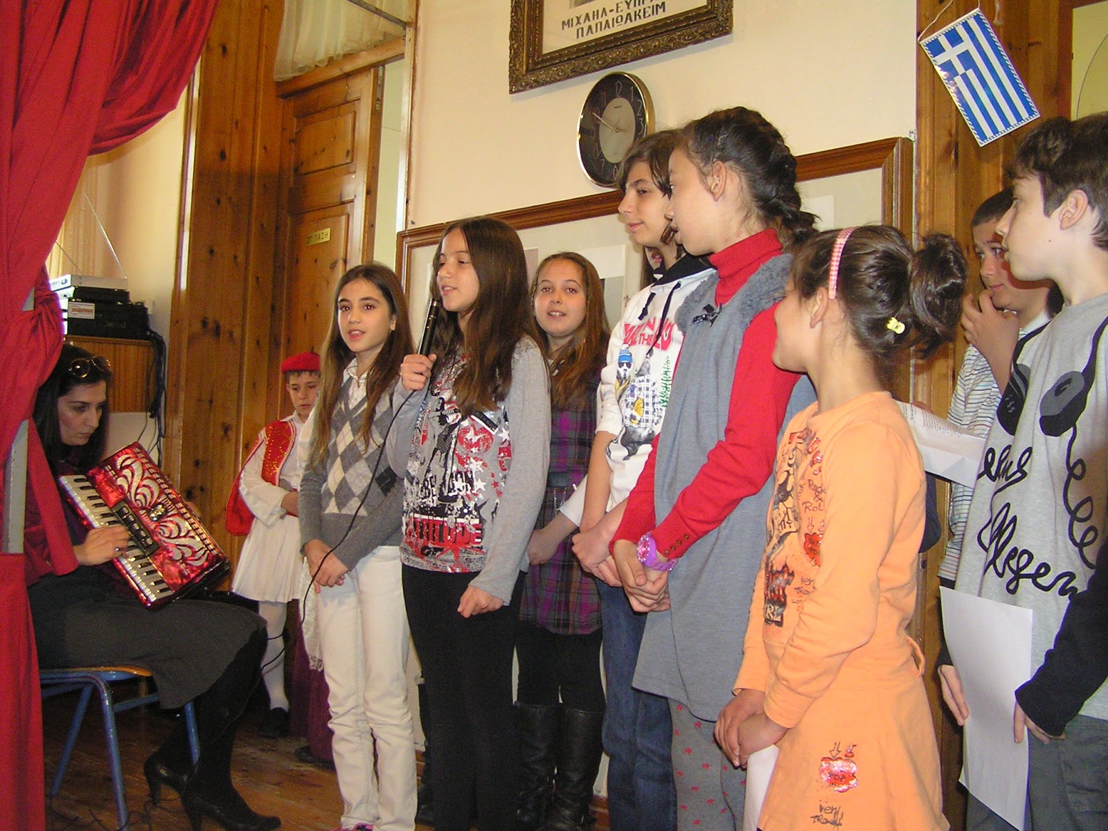 ΚΟΛΙΝΔΡΙΝΑ ΜΑΣΛΑΤΙΑ: ΓΙΟΡΤΗ Α' ΔΗΜΟΤΙΚΟΥ ΣΧΟΛΕΙΟΥ ΓΙΑ ΤΗΝ 25η ΜΑΡΤΙΟΥ