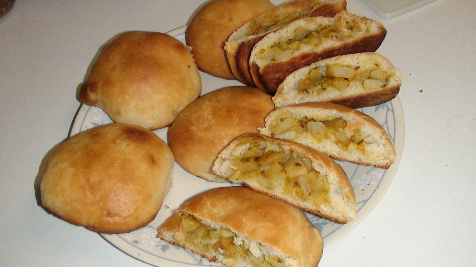 Queen of my kitchen: Stuffed Bread Buns