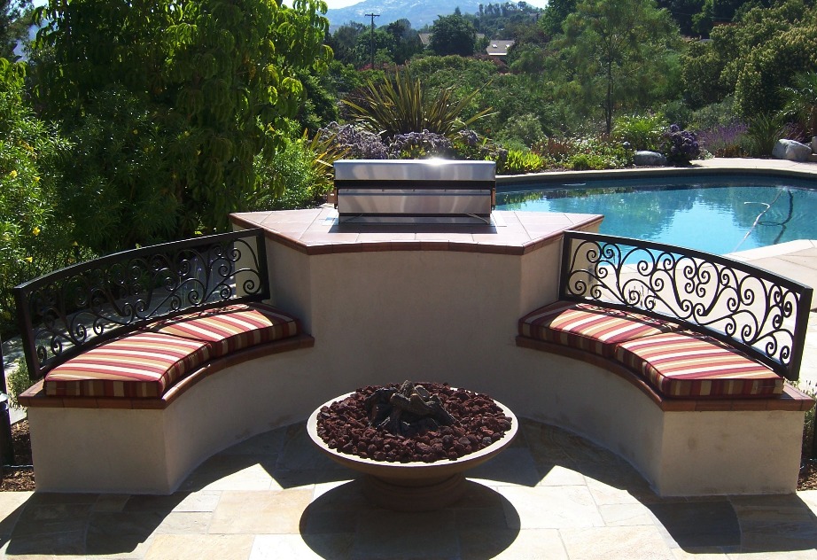 The 2 Minute Gardener: Photo - Curved Built In BBQ Counter