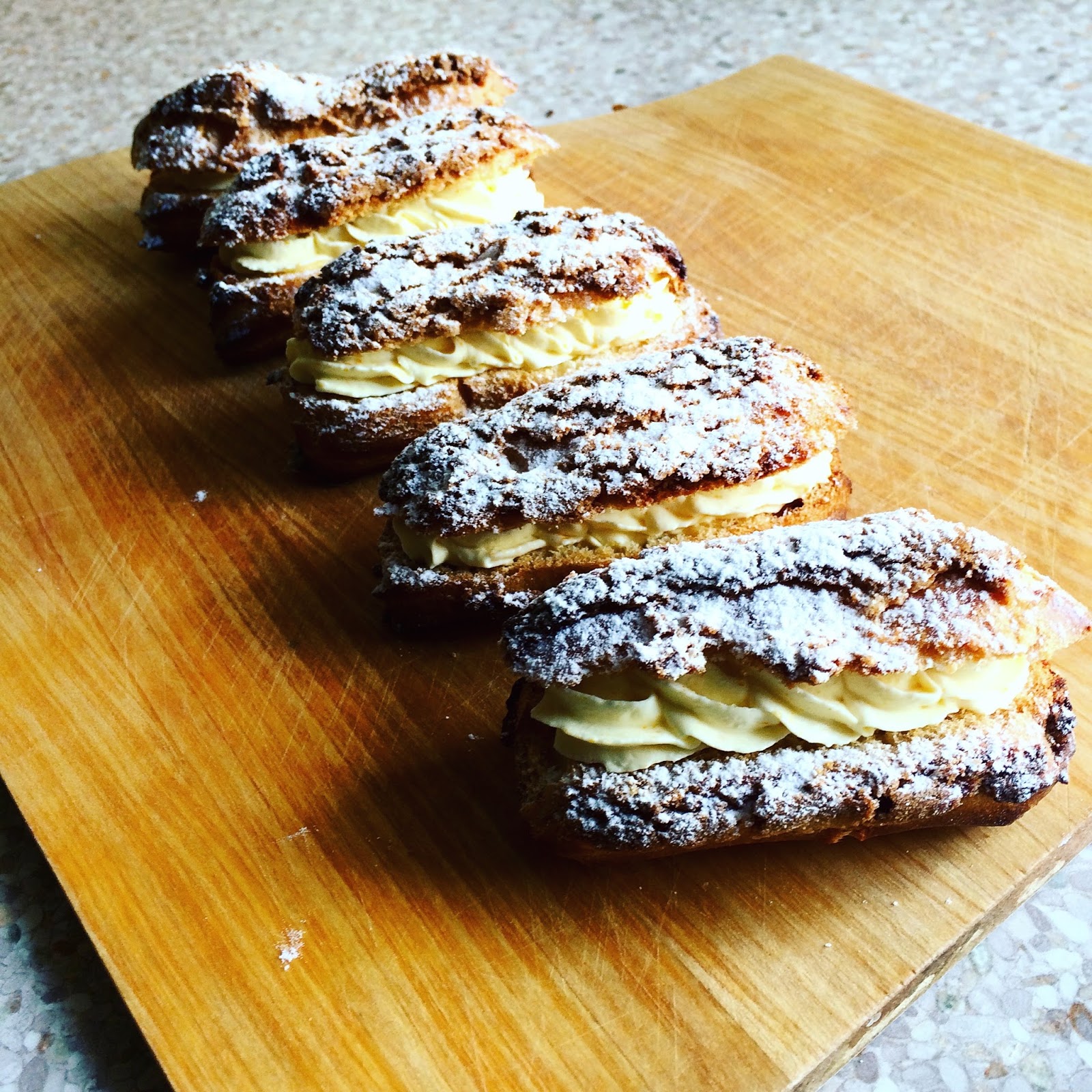 taste some happiness: Eklerai su traškia plutele