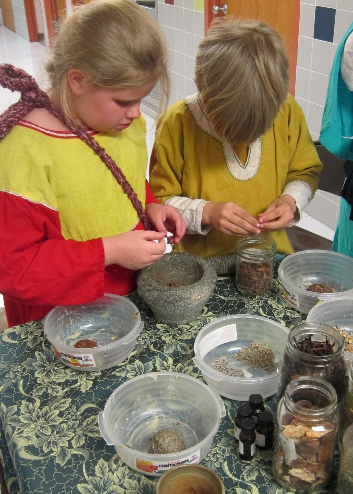 A Booke of Secretes: Scented balls, the Tudor way!