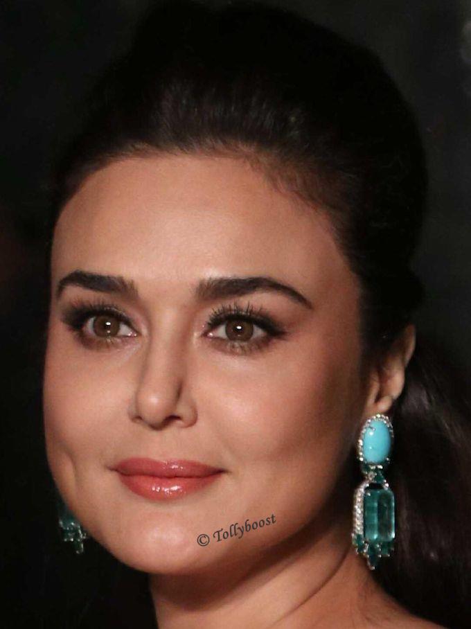 Preity Zinta Hot Smiling Face Closeup Photos 2017, Bollywood ...