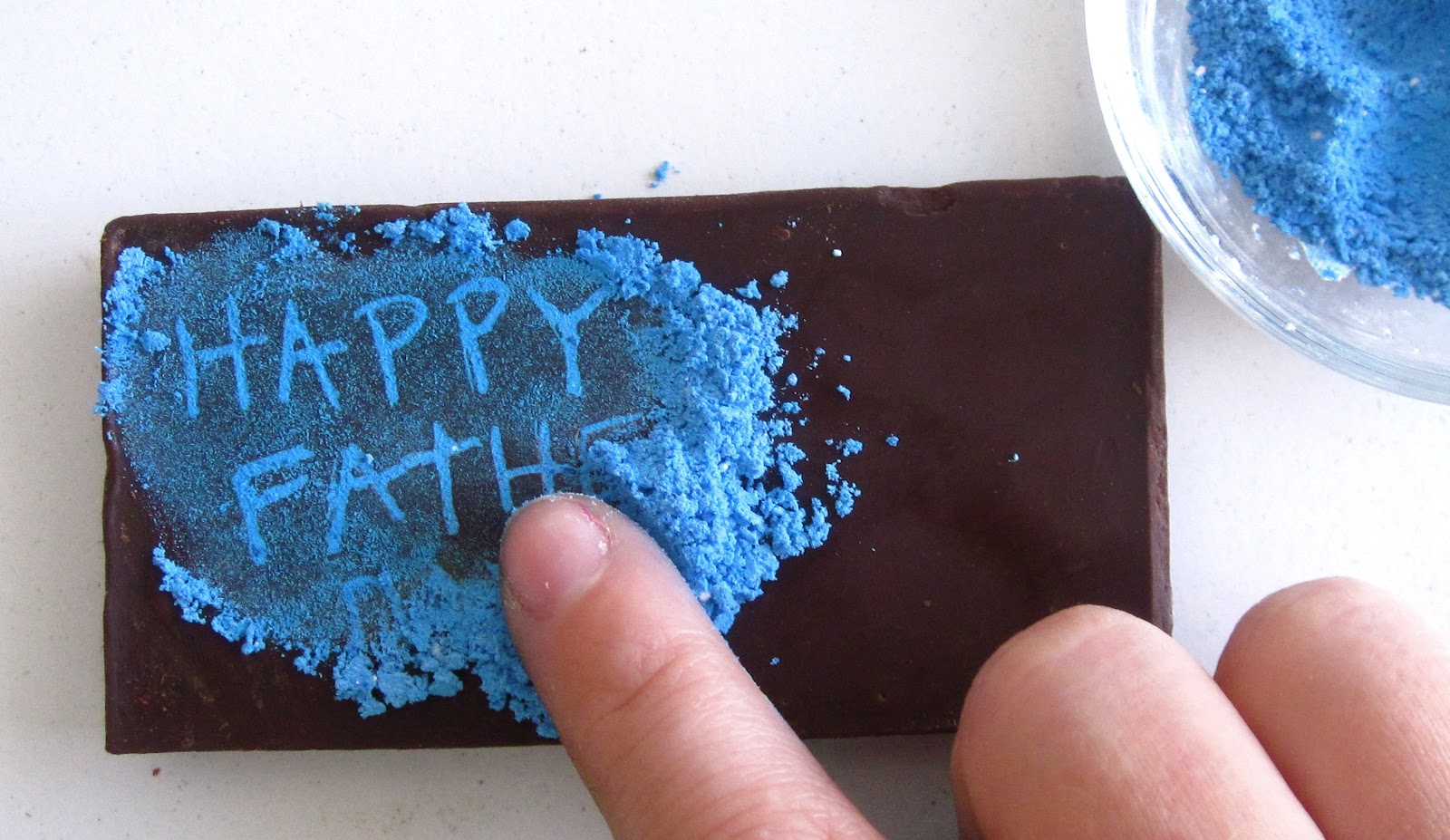 DIY Toothpick Engraved Chocolate Bar Father's Day Plaques - The Lindsay Ann