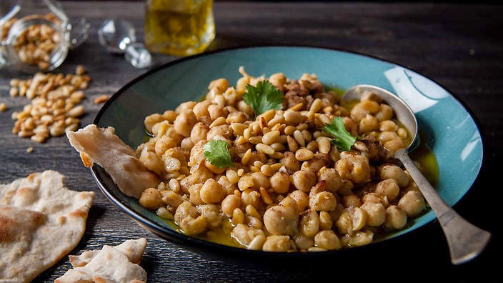 Rustic hummus with cumin and pine nuts (hummus balila) recipe ...