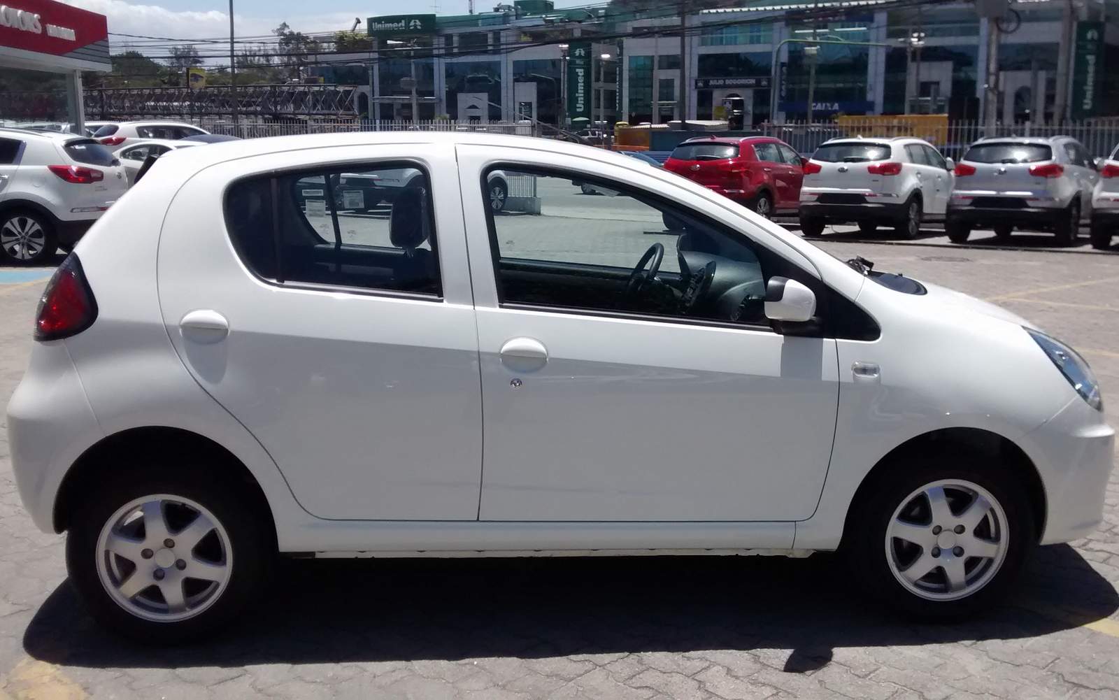 Novo Geely GC2 chega às lojas: preço R$ 29.900 reais