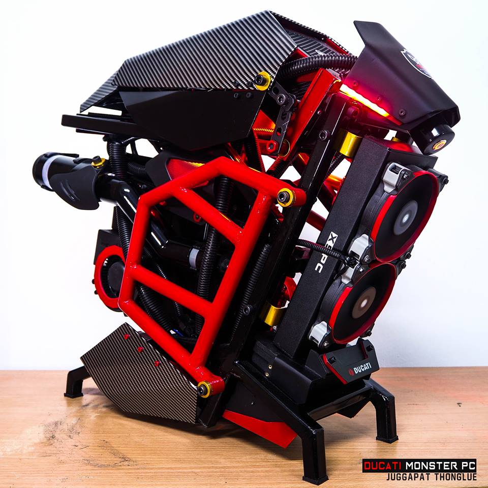Ducatisti Integralisti: Monster PC, il personal computer col traliccio