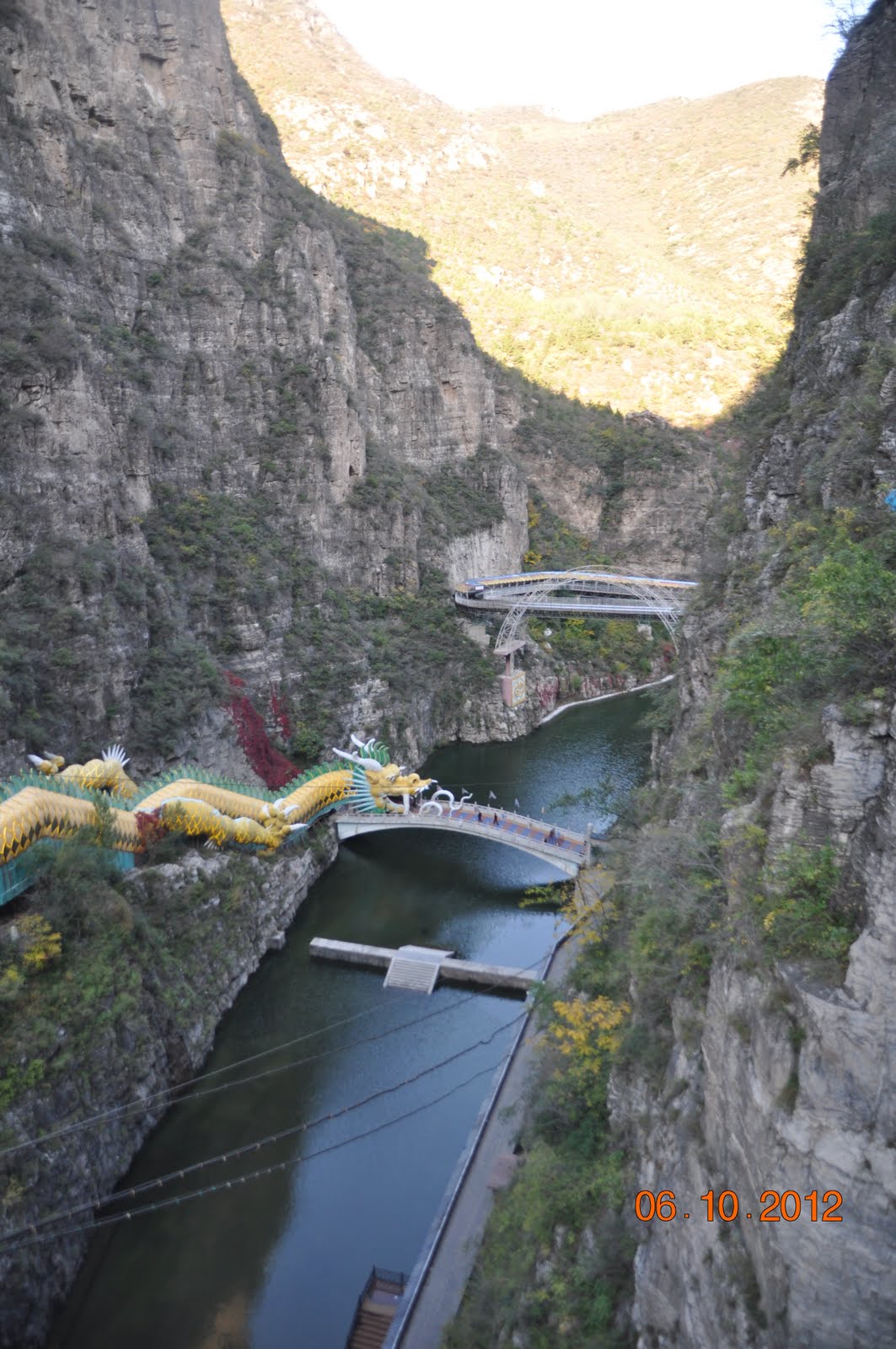 Do Outro Lado do Mundo: Long Qing Xia