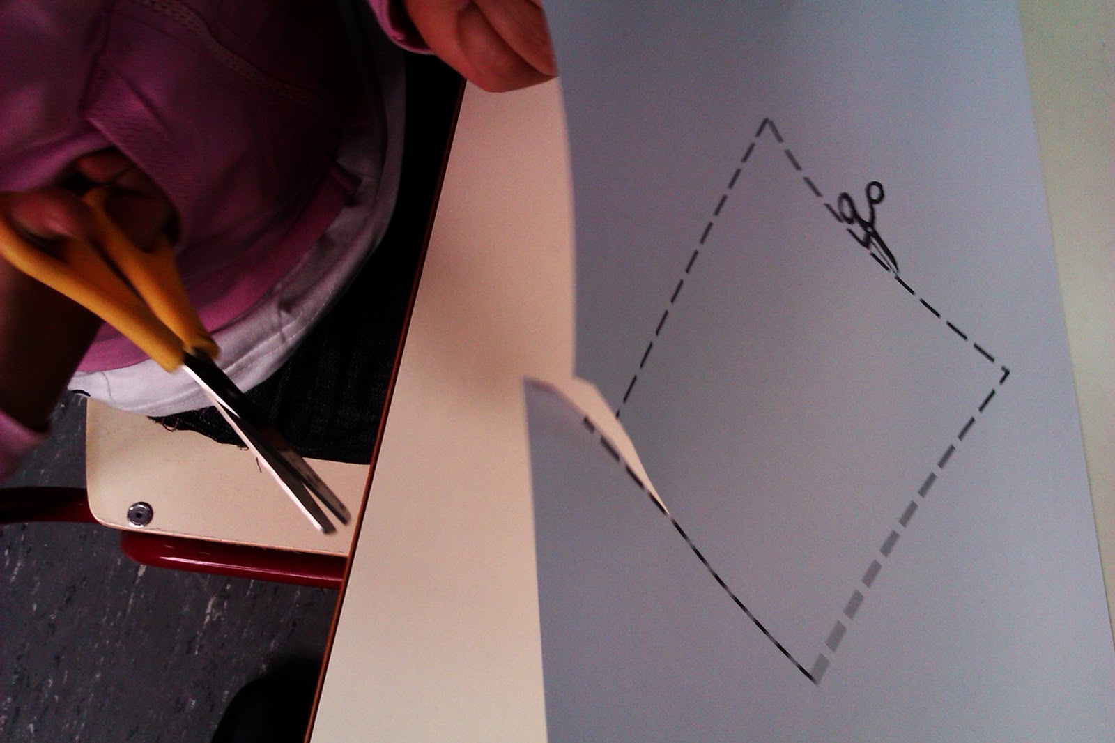 Mientras se enseña, se aprende: SEGUIMOS RECORTANDO....