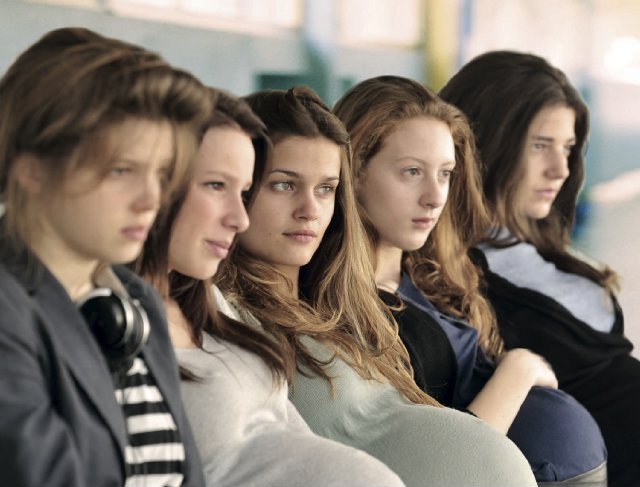 17 Filles - 17 Girls (2011) ~ 16dokuz.com